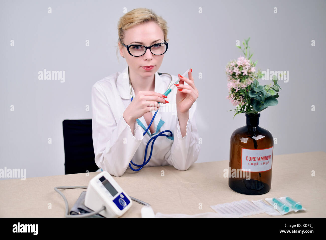 The doctor sitting behind the Desk Stock Photo - Alamy