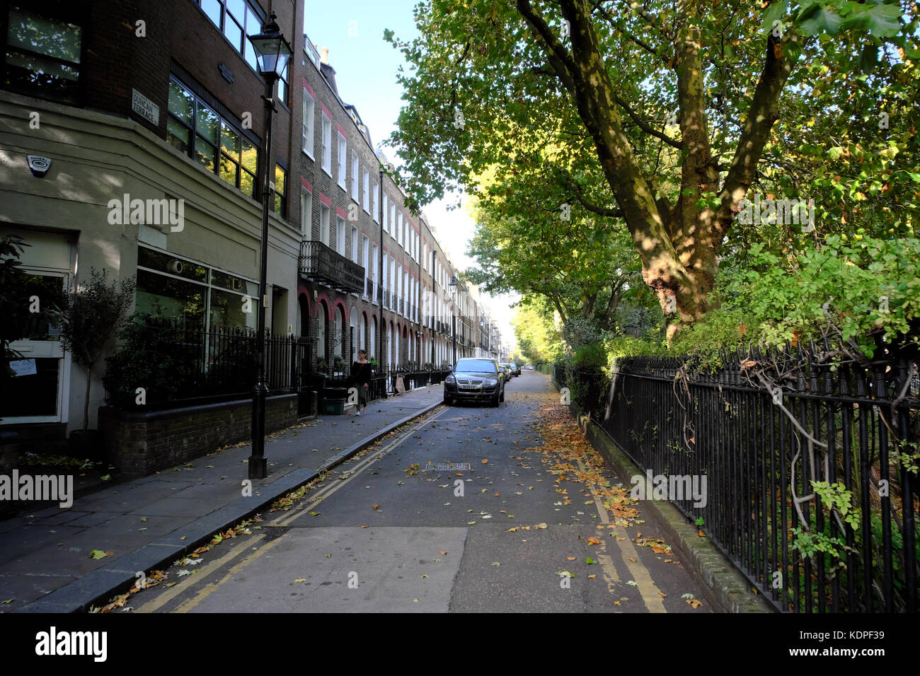 Duncan Terrace, quiet residential street in Islinton in Autumn, London ...