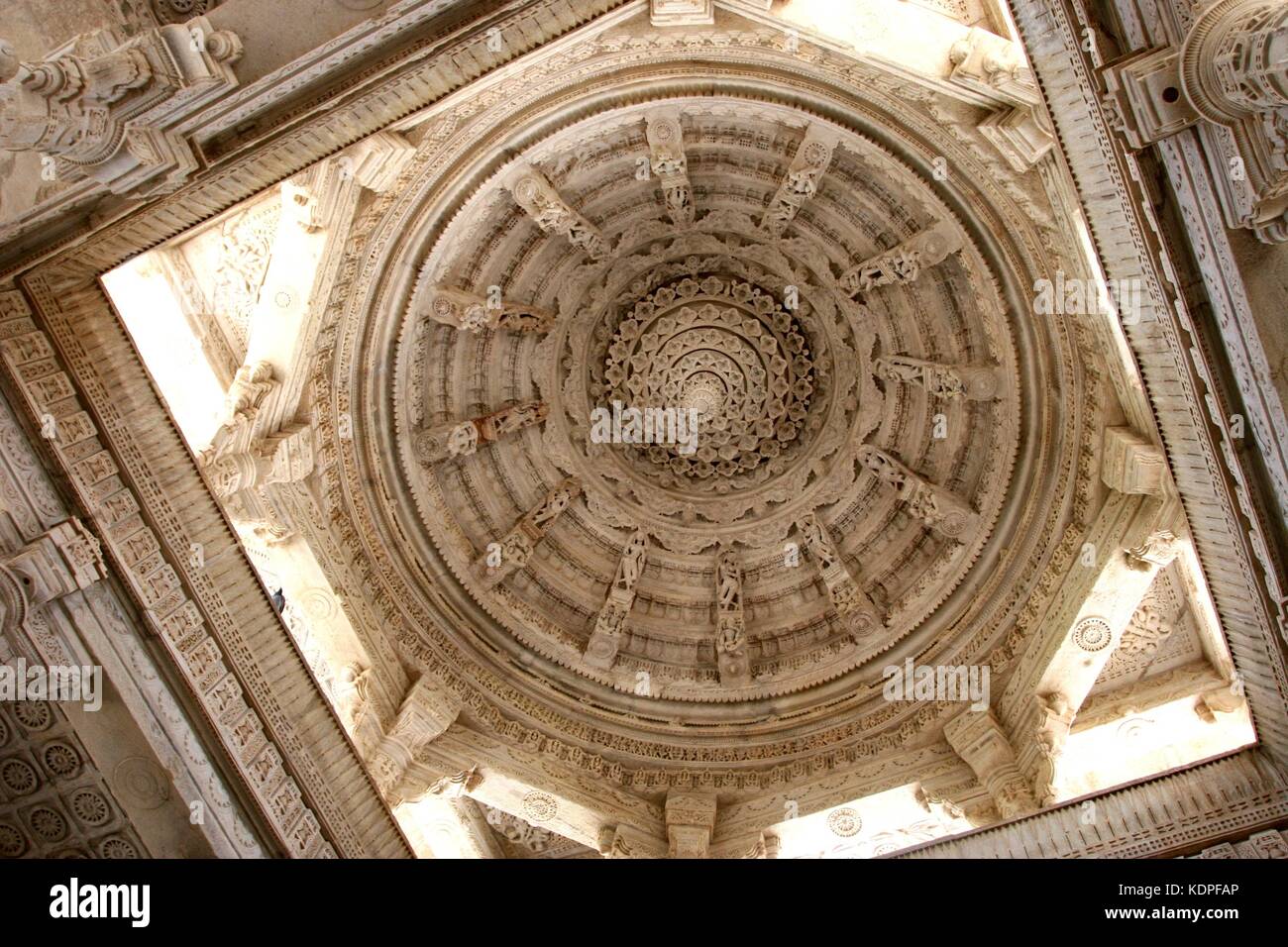 Hindu temple interior ceiling hi-res stock photography and images - Alamy