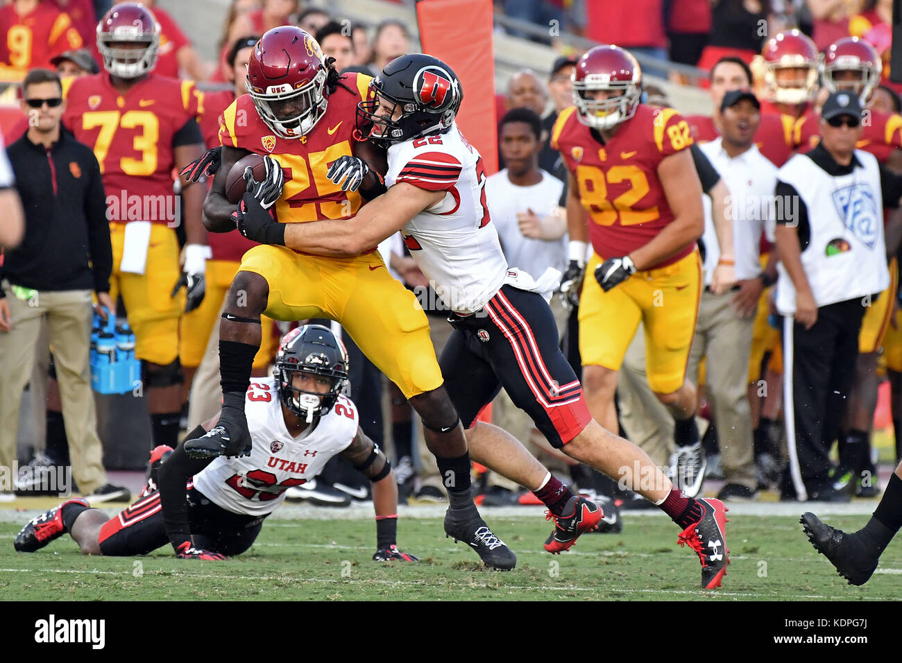 Los Angeles, CA, USA. 14th Oct, 2017. USC Trojans running back Ronald ...