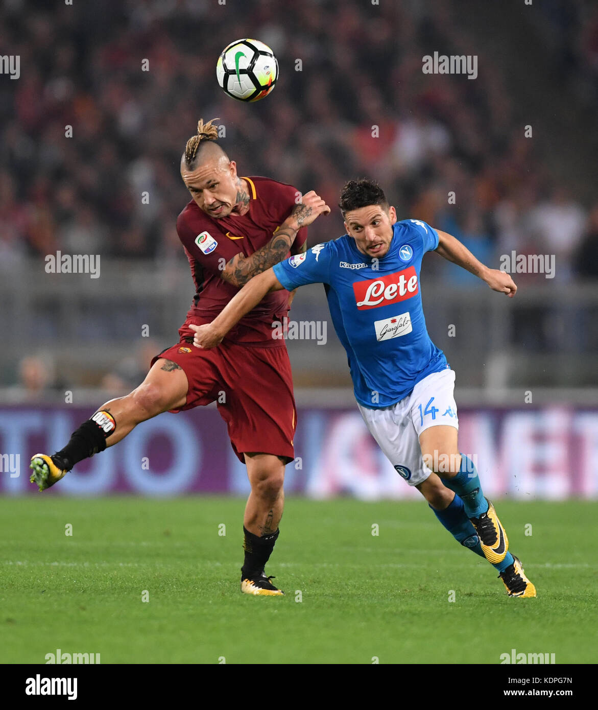 Roma, Italy. 14th Oct, 2017. Roma's Radja Nainggolan (L) competes with ...