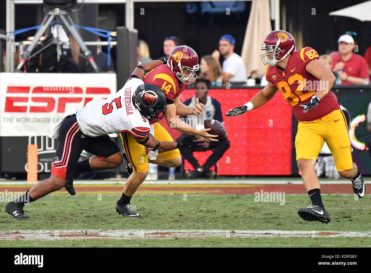 Los Angeles, CA, USA. 14th Oct, 2017. USC Trojans quarterback Sam ...
