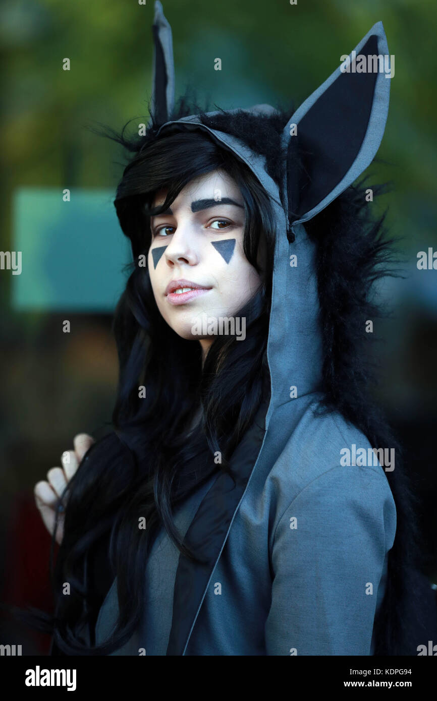 Frankfurt, Germany. 14th Oct, 2017. A cosplayer visits the Frankfurt ...