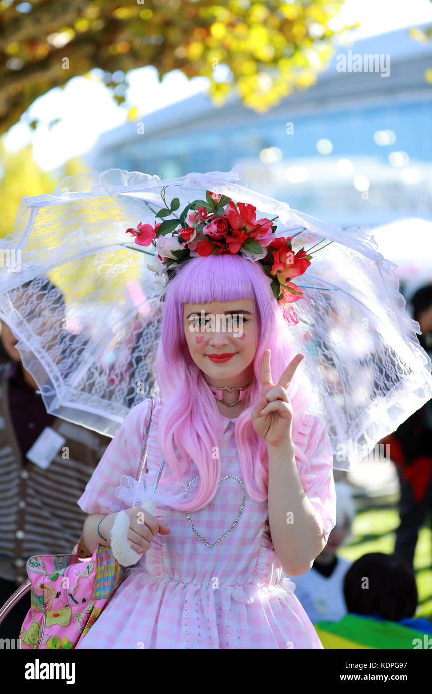 Frankfurt, Germany. 14th Oct, 2017. A cosplayer visits the Frankfurt ...