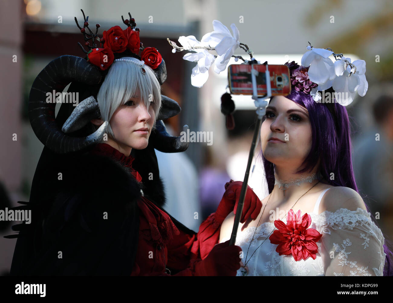 Frankfurt, Germany. 14th Oct, 2017. Cosplayers visit the Frankfurt Book ...