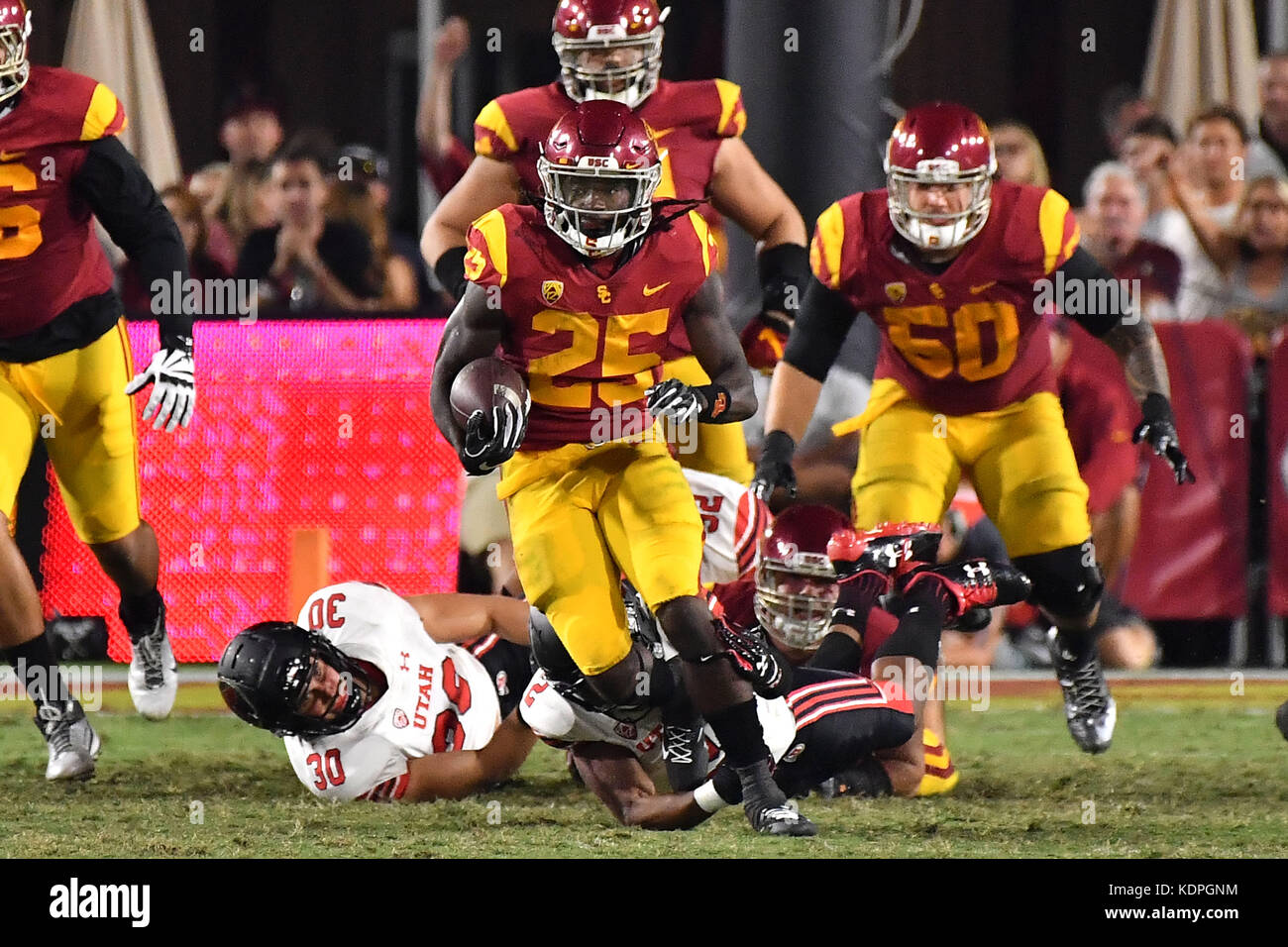 Los Angeles, CA, USA. 14th Oct, 2017. USC Trojans running back Ronald ...