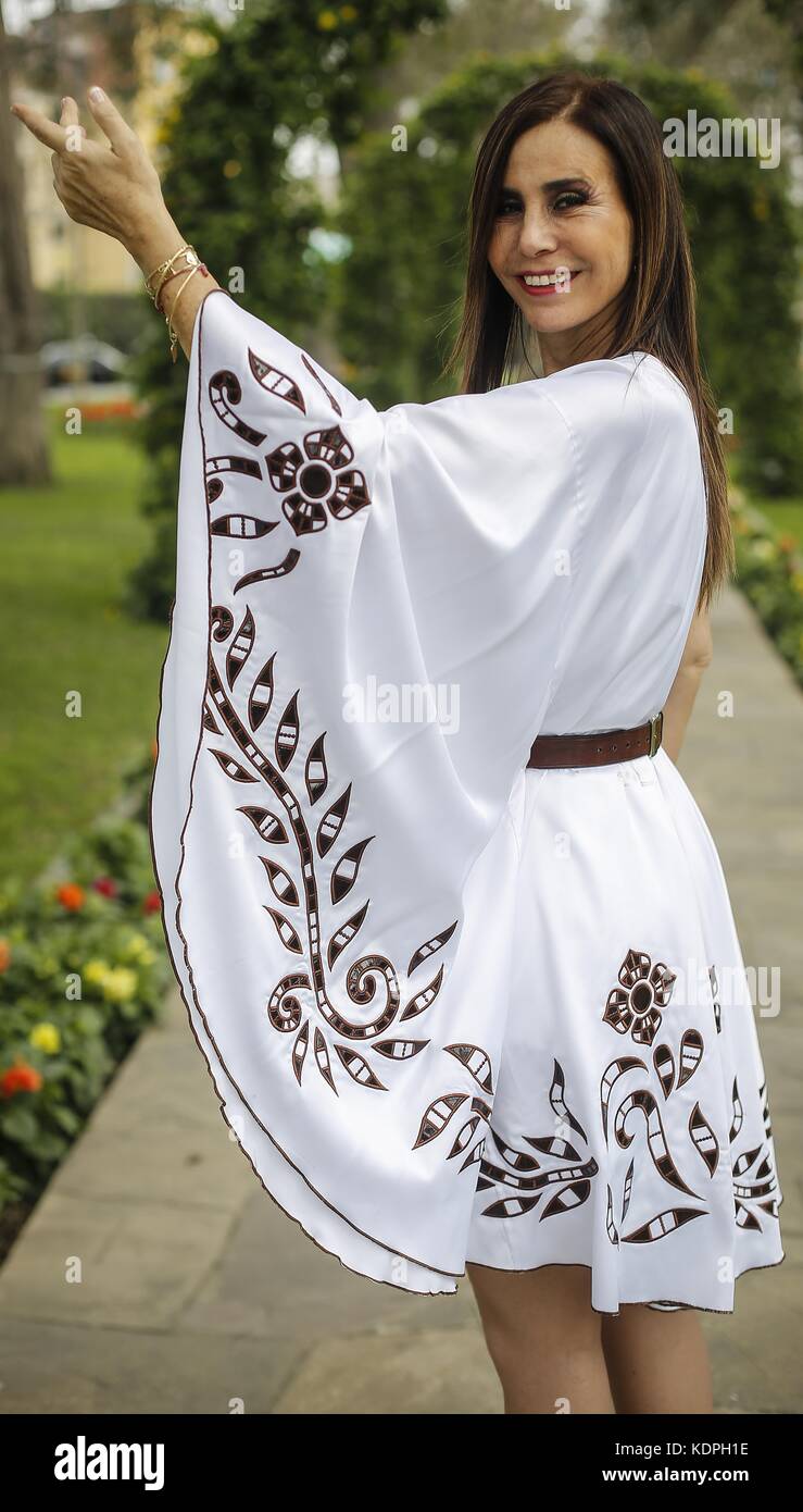 lima 26 de septiembre del 2017 RETRATOS Julie Freundt CANTANTE Y ...