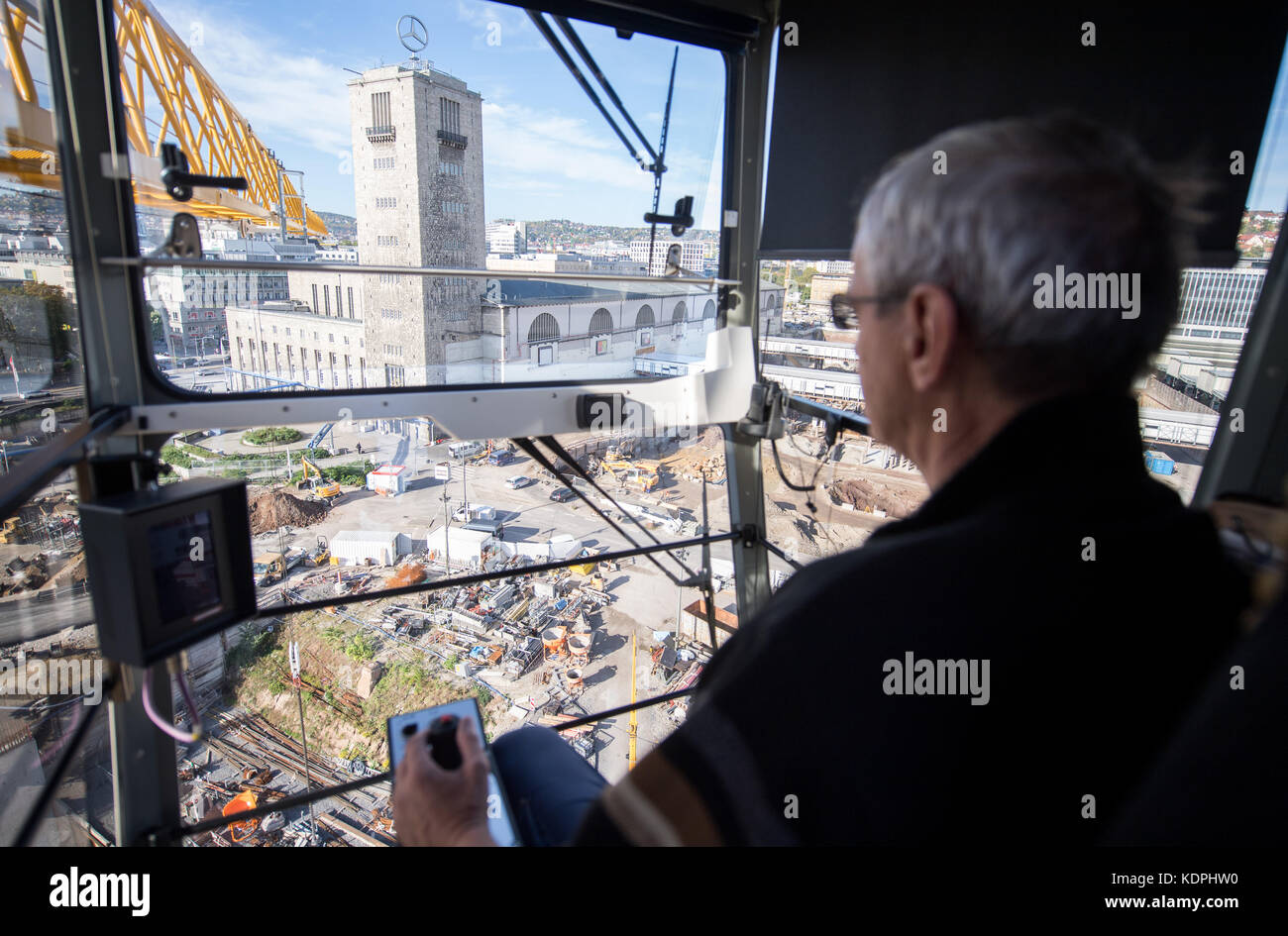Stuttgart, Germany. 12th Oct, 2017. A crane operator seen in his crane ...