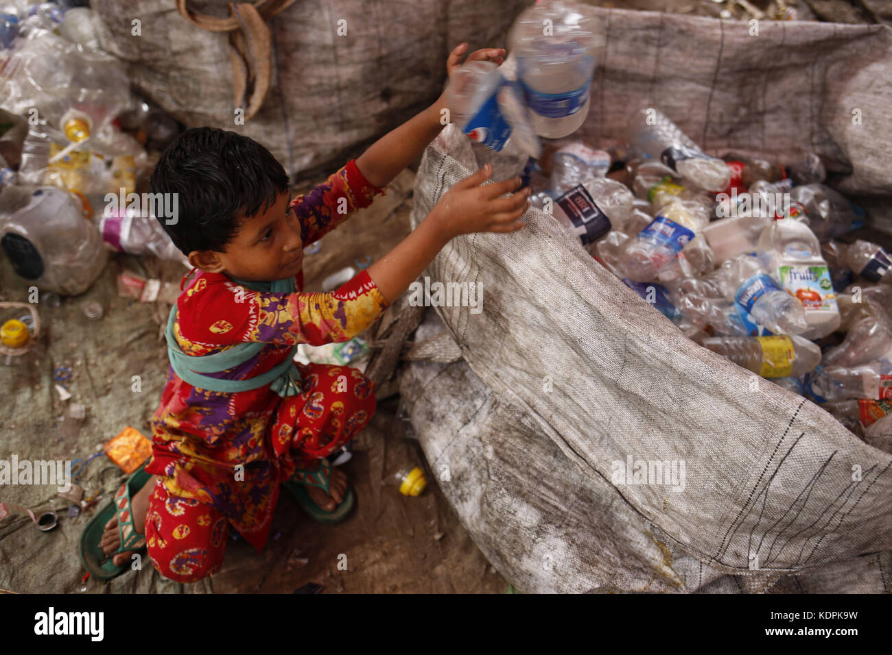 Polyethylene terephthalate industry hi-res stock photography and images ...