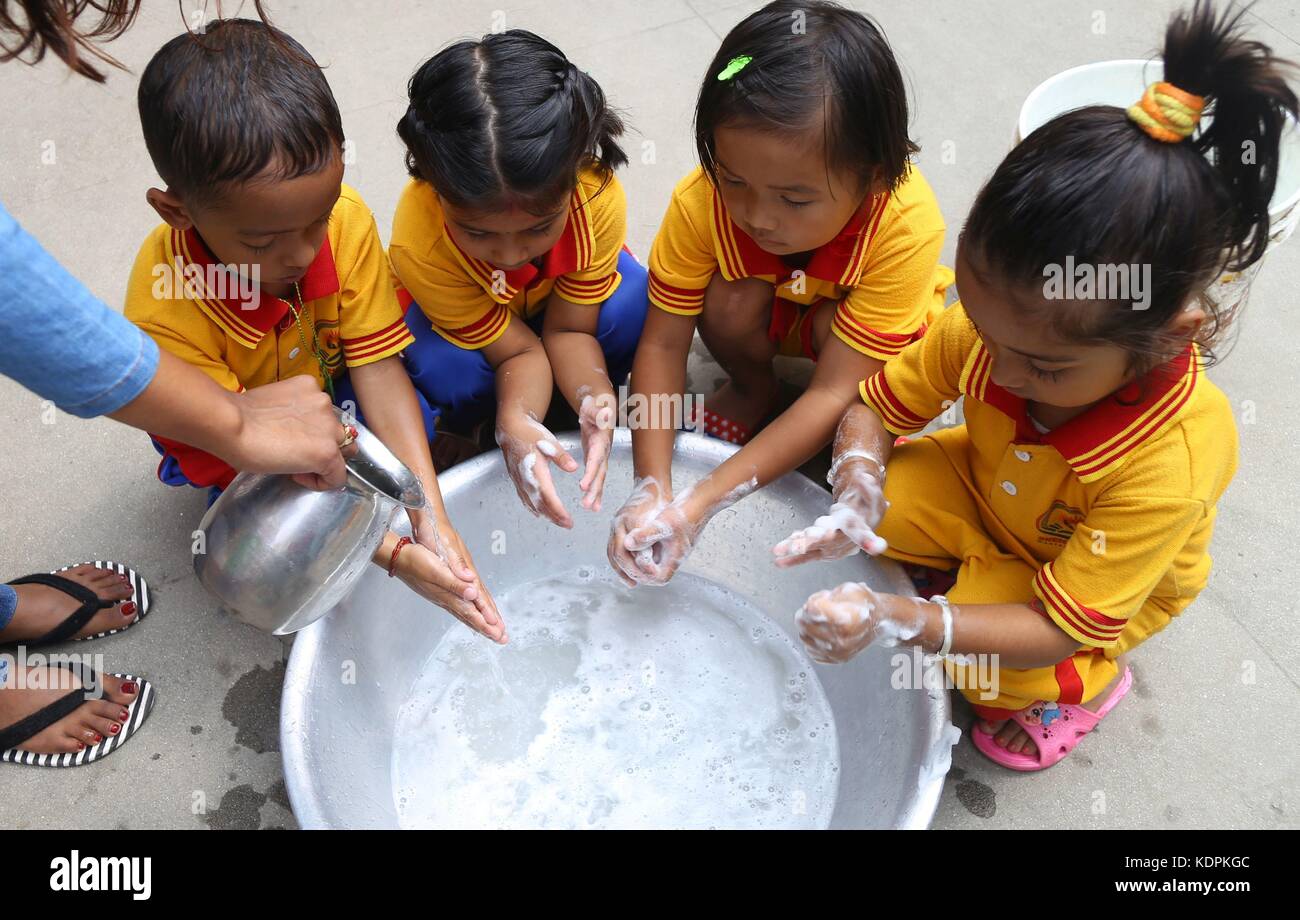 Kathmandu, Nepal. 15th Oct, 2017. Nepalese kids wash their hands during ...