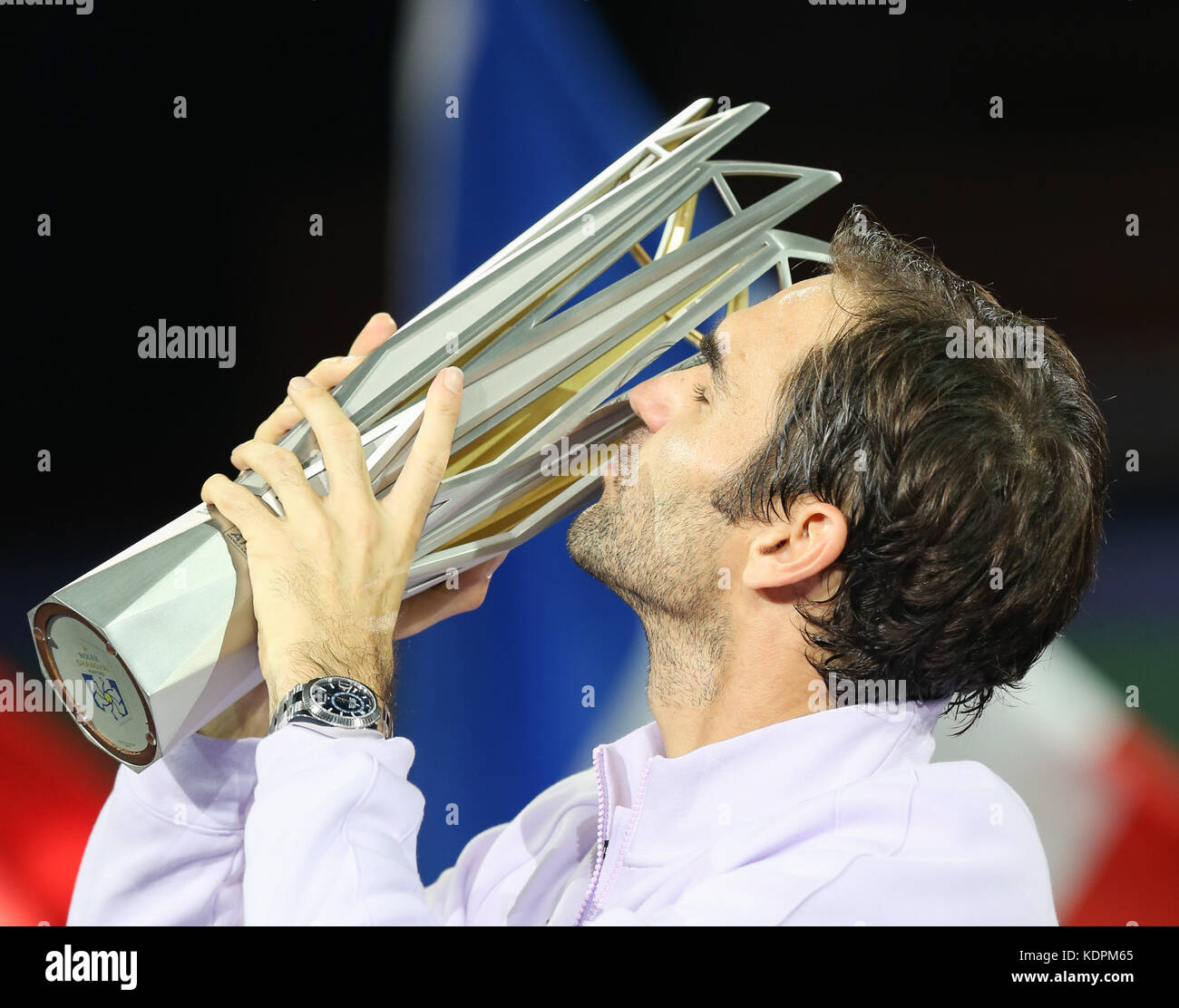 Rafael nadal spain kisses trophy hi-res stock photography and images - Alamy