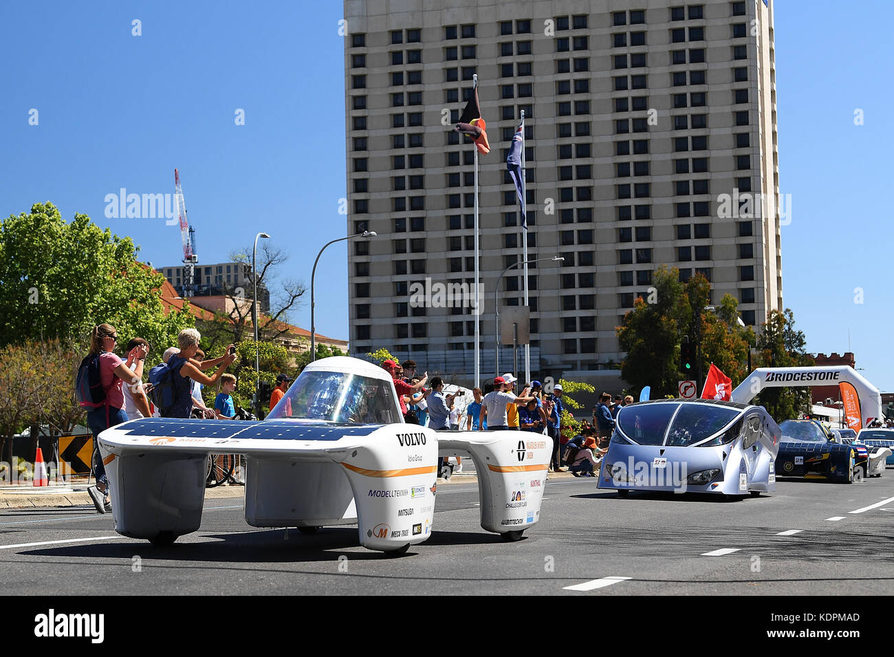 Canberra. 15th Oct, 2017. Solar vehicles participate in street parade ...