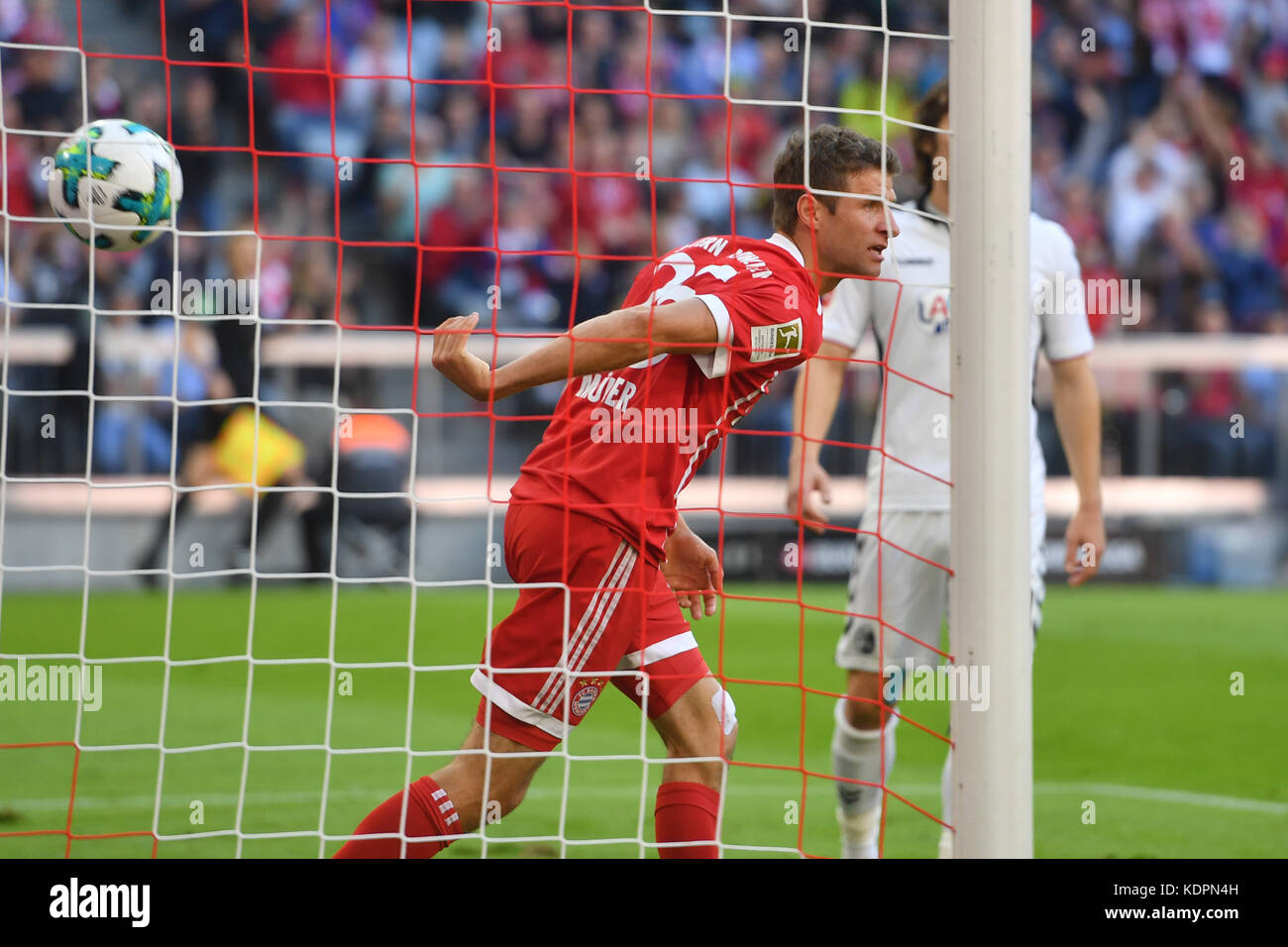 Muenchen, Deutschland. 14th Oct, 2017. goaljubel Thomas MUELLER (MULLER ...