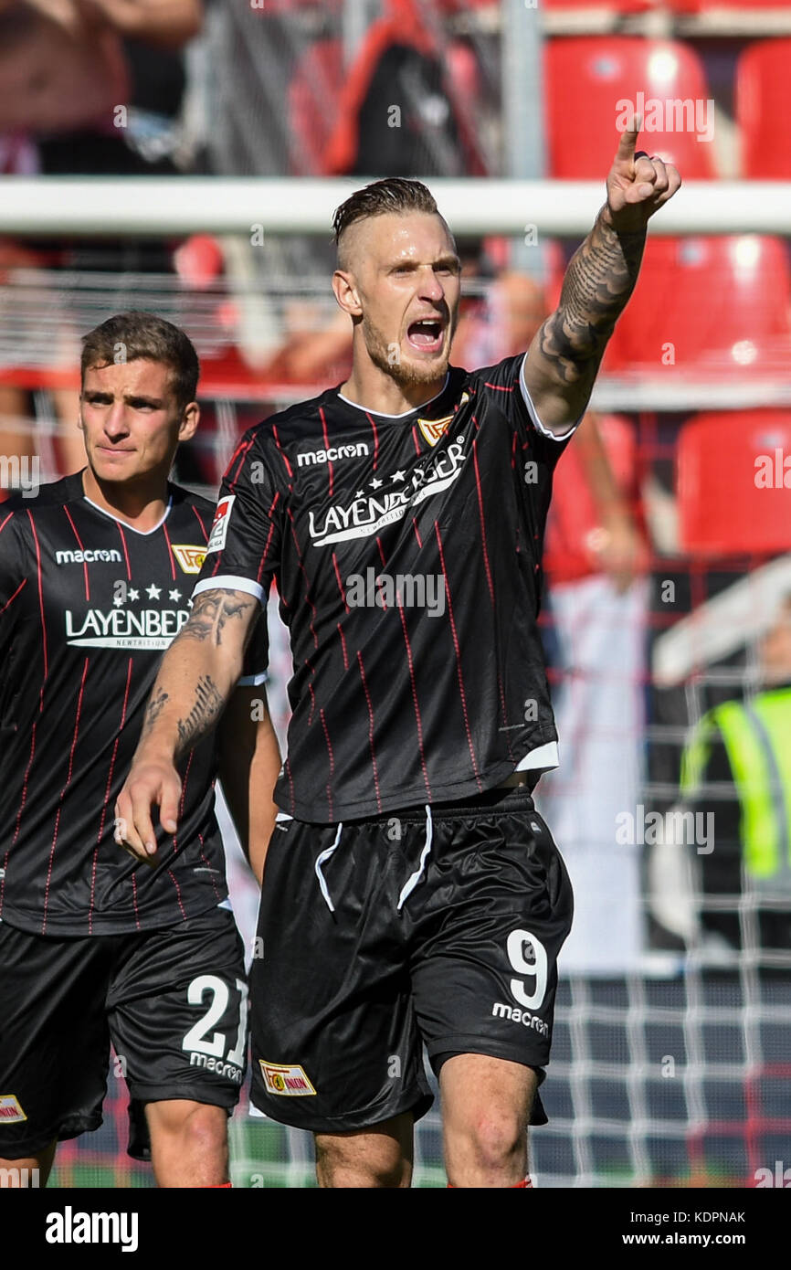 Regensburg, Germany. 15th Oct, 2017. Berlin's Sebastian Polter ...