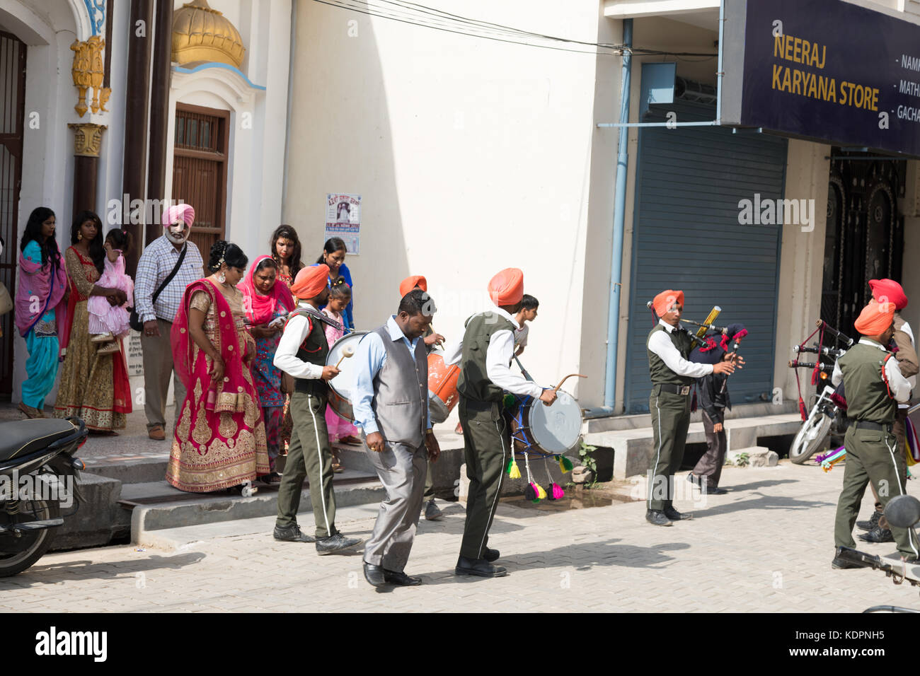 Shankar, Panjab, India. 15 October 2017. Sikh wedding celebrations in ...