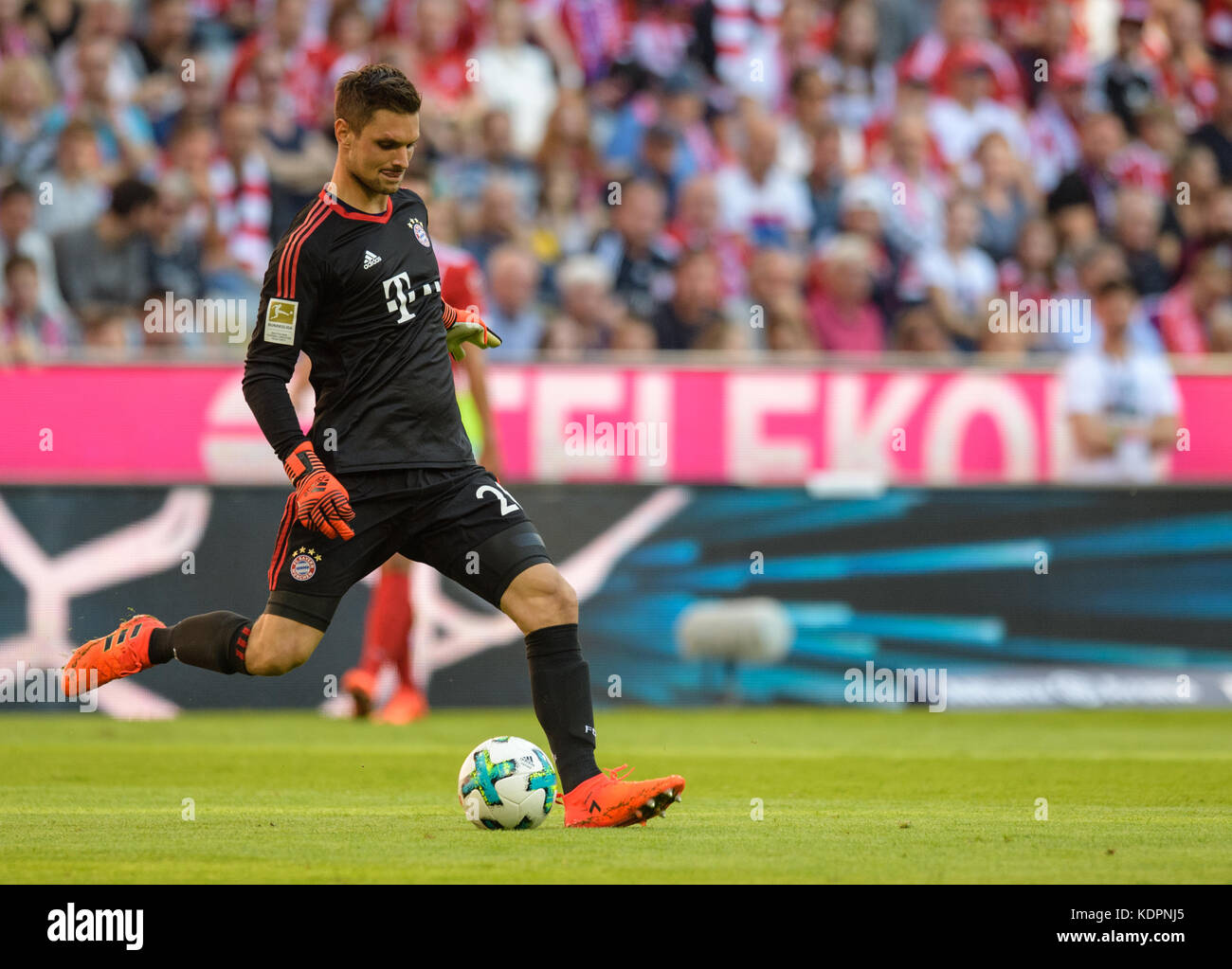 Munich, Germany. 14th Oct, 2017. Bayern's goalkeeper Sven Ulreich in ...