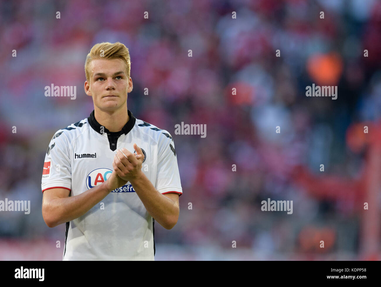 Munich, Germany. 14th Oct, 2017. Freiburg's Philipp Lienhart thanks ...