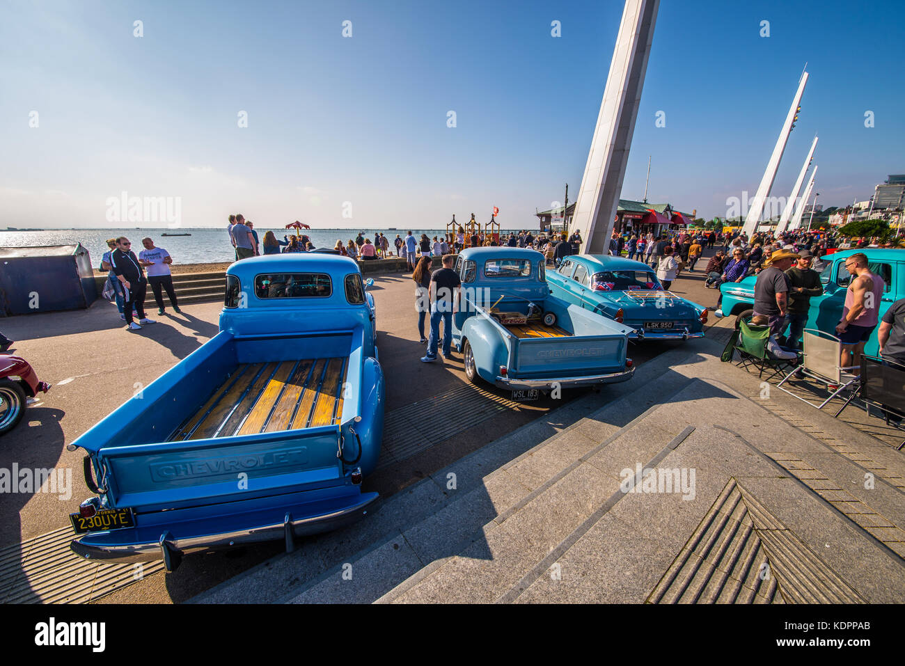 Cars at a classic car show brought day-trippers to Southend on Sea ...