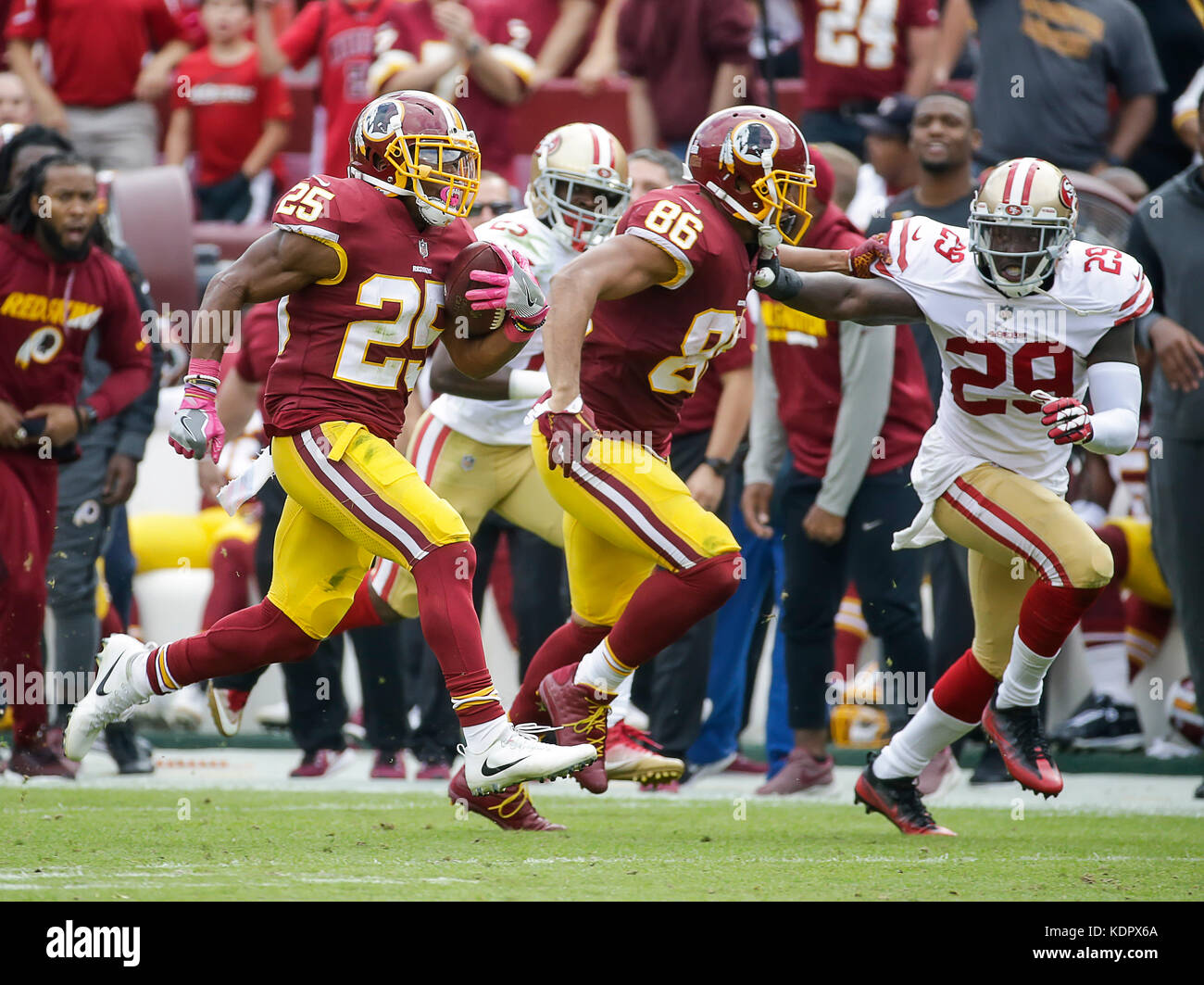 Landover, MD, USA. 15th Oct, 2017. Washington Redskins RB #25 Chris ...