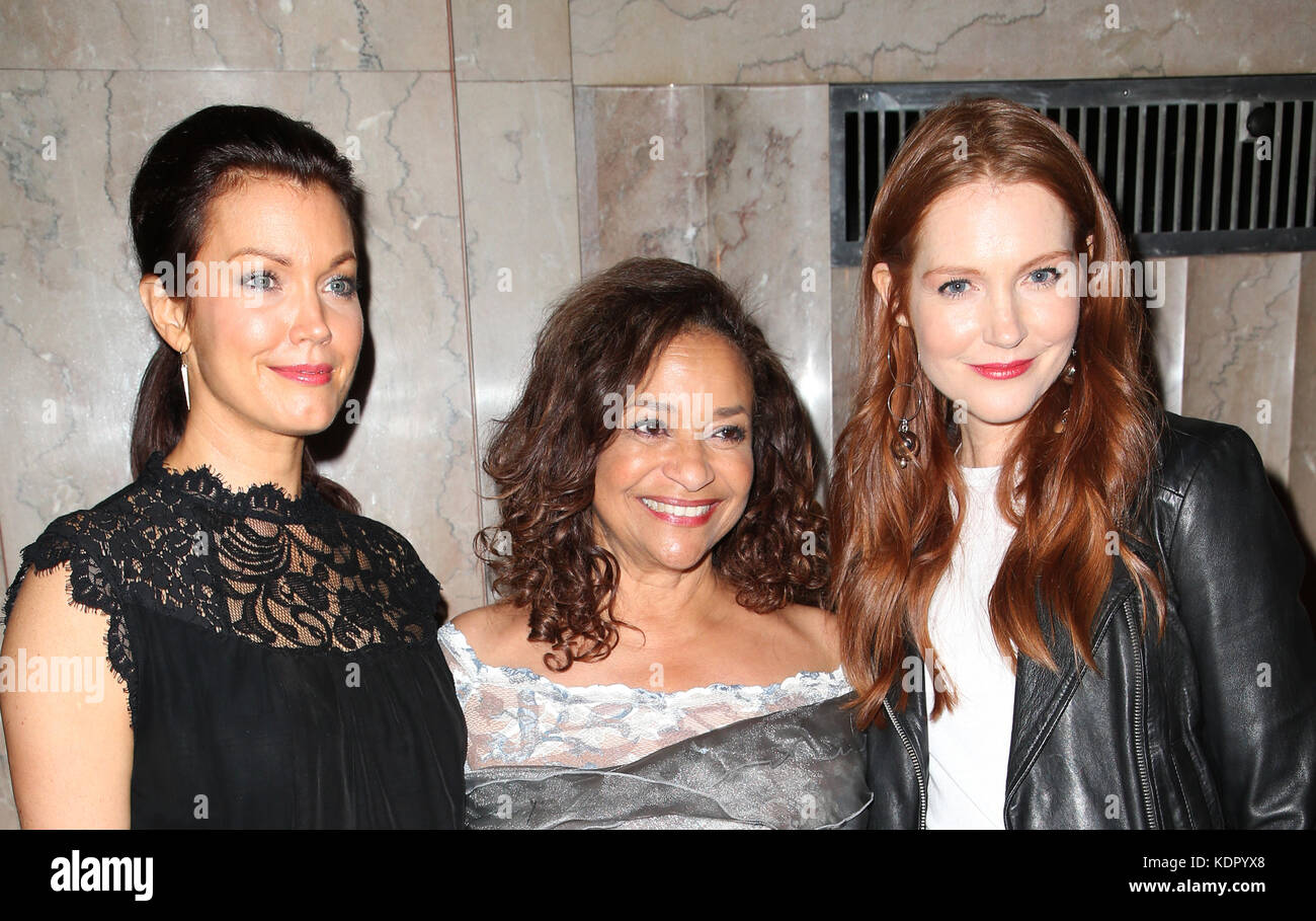 Beverly Hills, California, USA. 15th Oct, 2017. Bellamy Young, Debbie ...