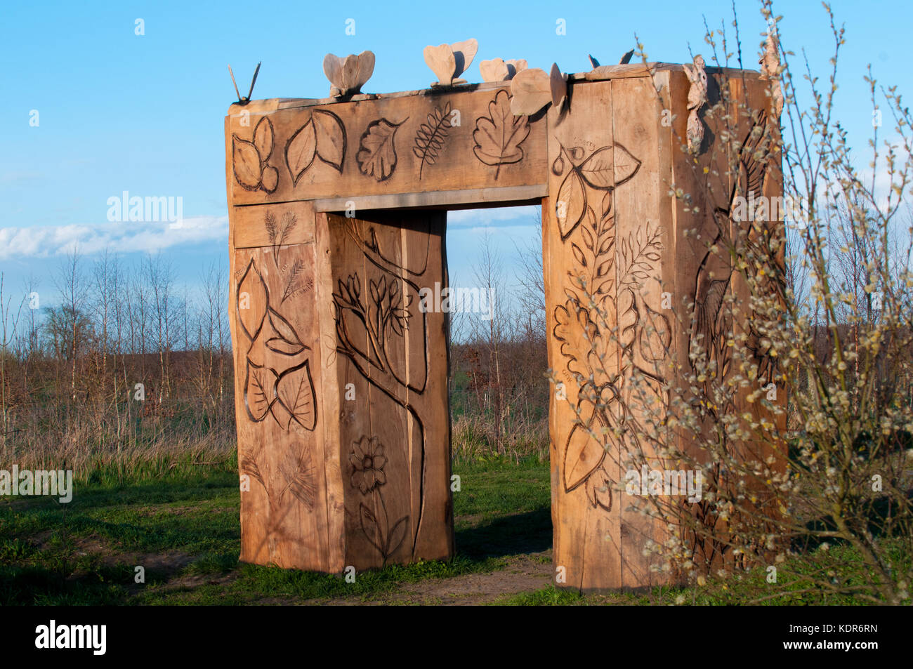 Carved wooden arch sculpture outside in a parkland space Stock Photo ...