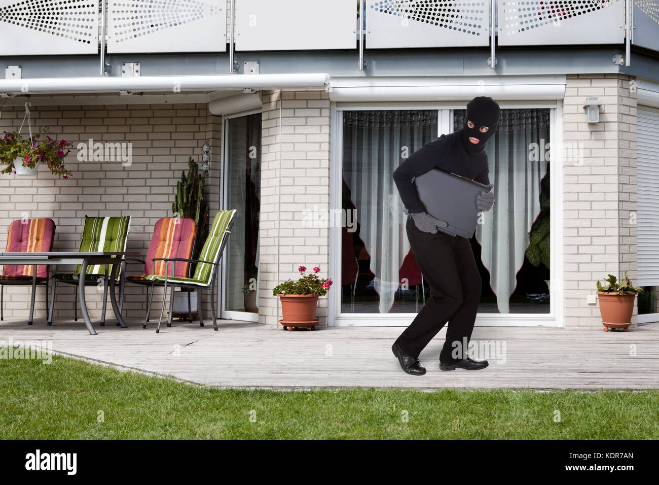 Thief running hi-res stock photography and images - Alamy