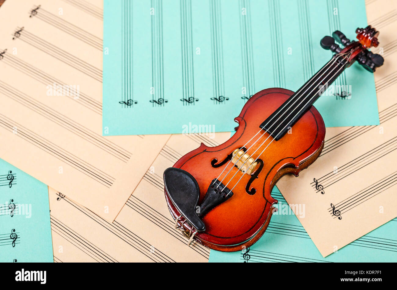 Violin on blank sheets note. Musice concept Stock Photo - Alamy