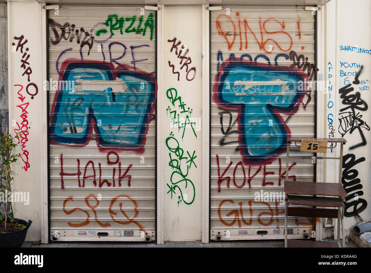 graffiti in Athens, typical houses in Athens Stock Photo - Alamy