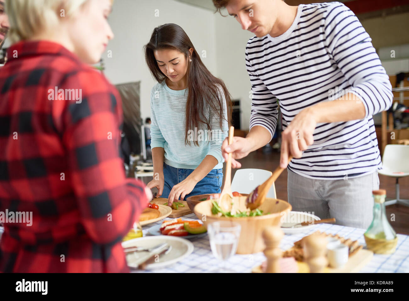 Family friends preparing meal hi-res stock photography and images - Alamy