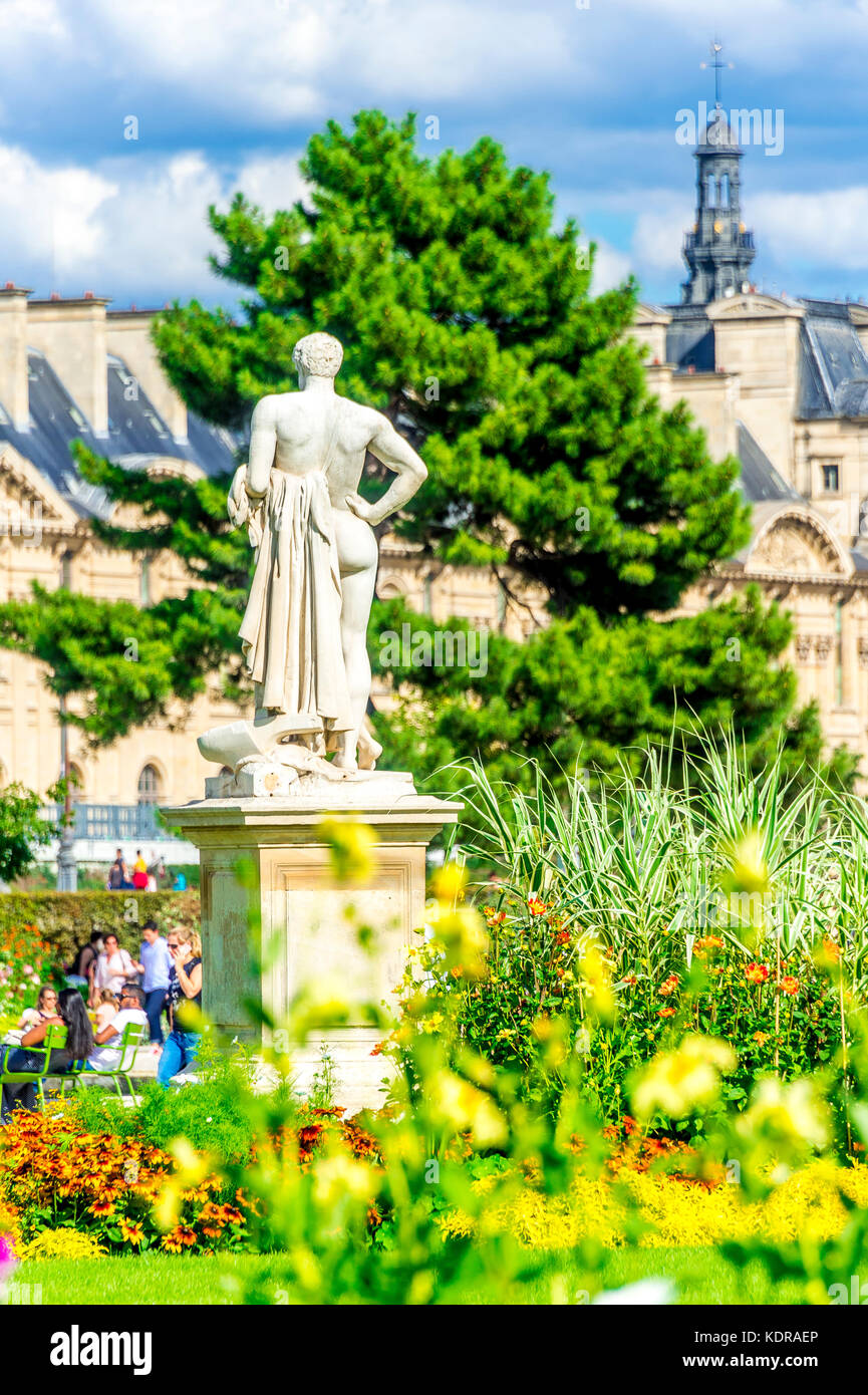 Statues louvre outside hi-res stock photography and images - Alamy