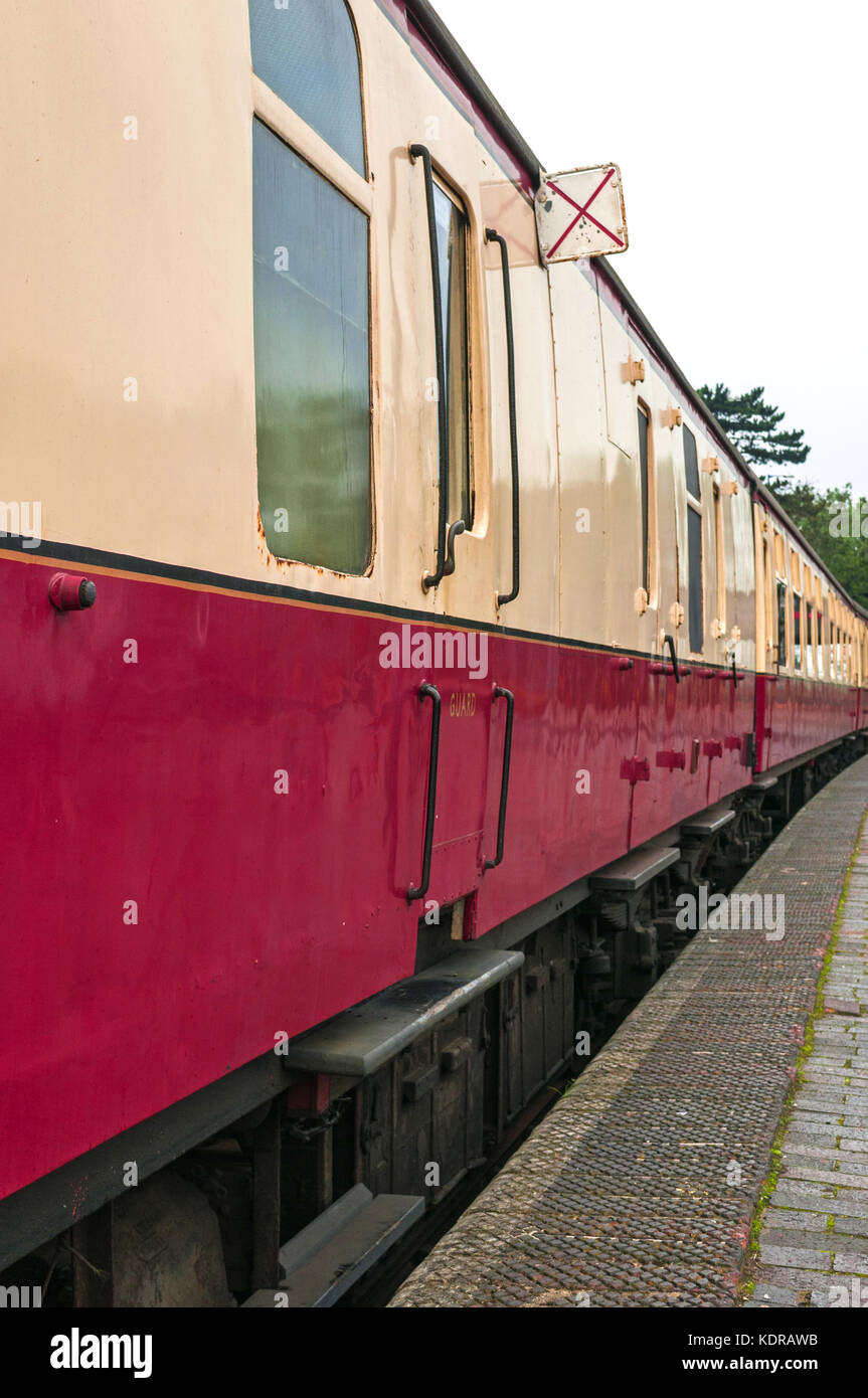 Old fashioned passenger train carriages Stock Photo - Alamy Old fashioned passenger train carriages Stock Photo - Alamy