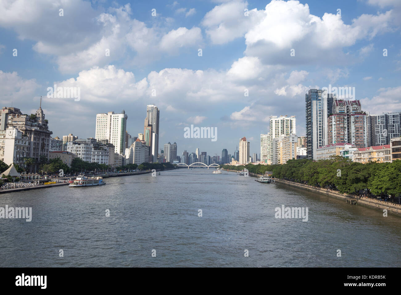 river in the city Stock Photo - Alamy
