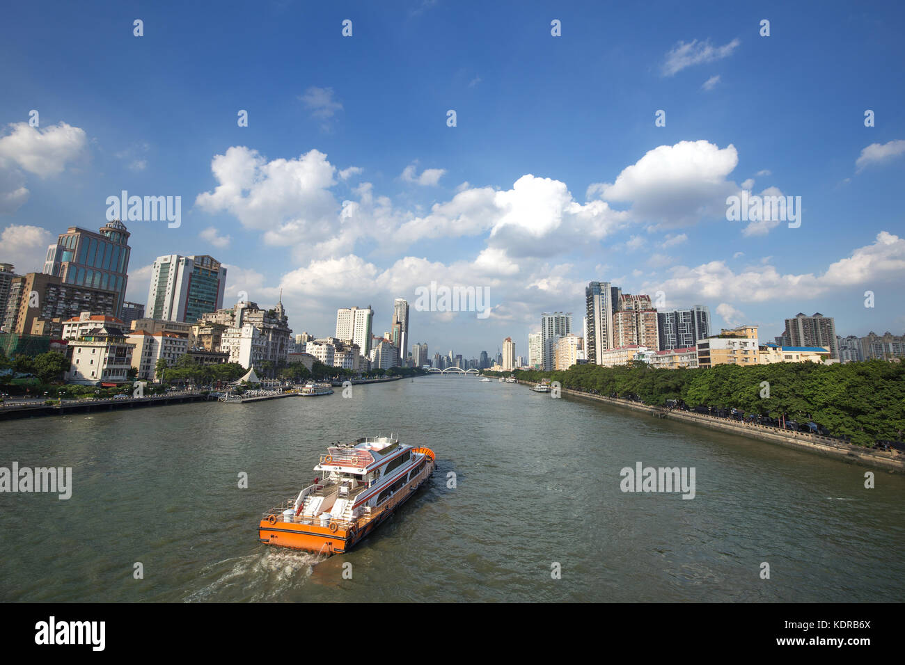 river in the city Stock Photo - Alamy