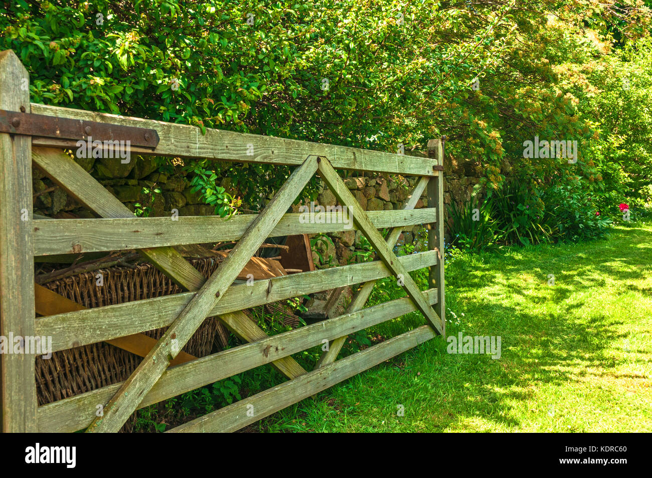 Old farm gate to meadow hi-res stock photography and images - Alamy