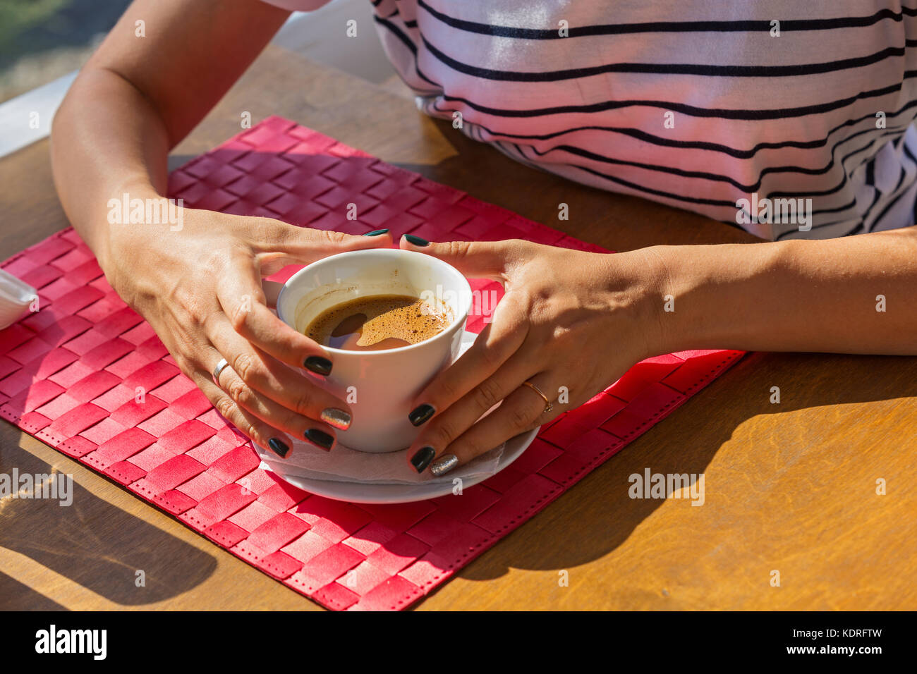 Female hand with a Cup of hot coffee Stock Photo - Alamy