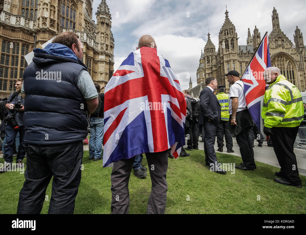 British Nation Party (BNP) supporters clash with anti-fascists in ...