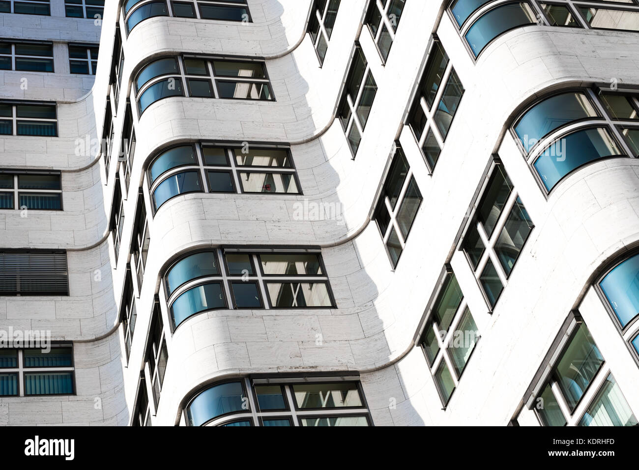 Exterior modern windows hi-res stock photography and images - Alamy