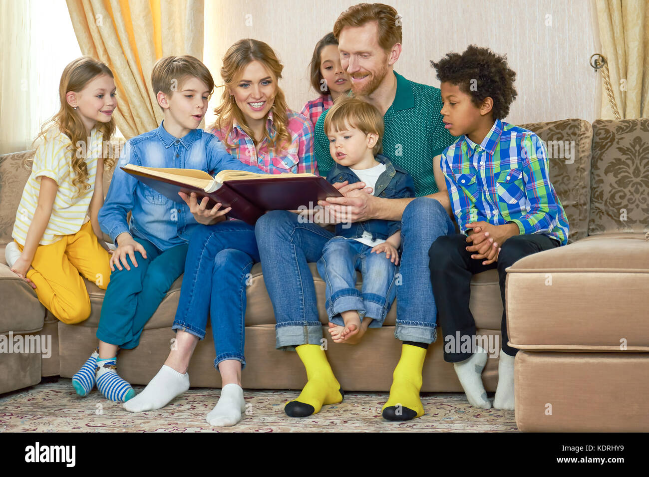 Family reading a book Stock Photo - Alamy