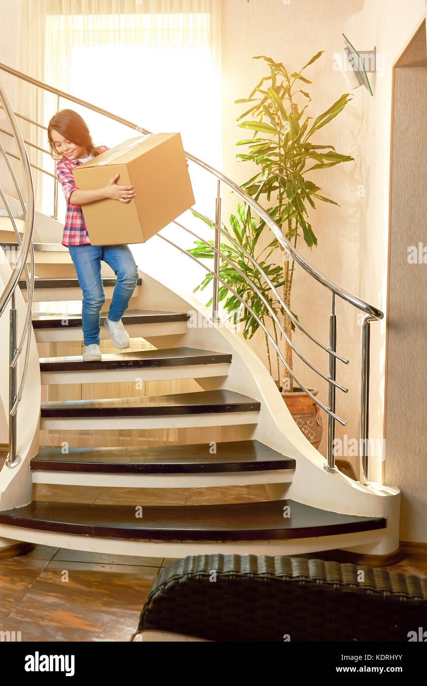 Little girl carrying cardboard box Stock Photo - Alamy
