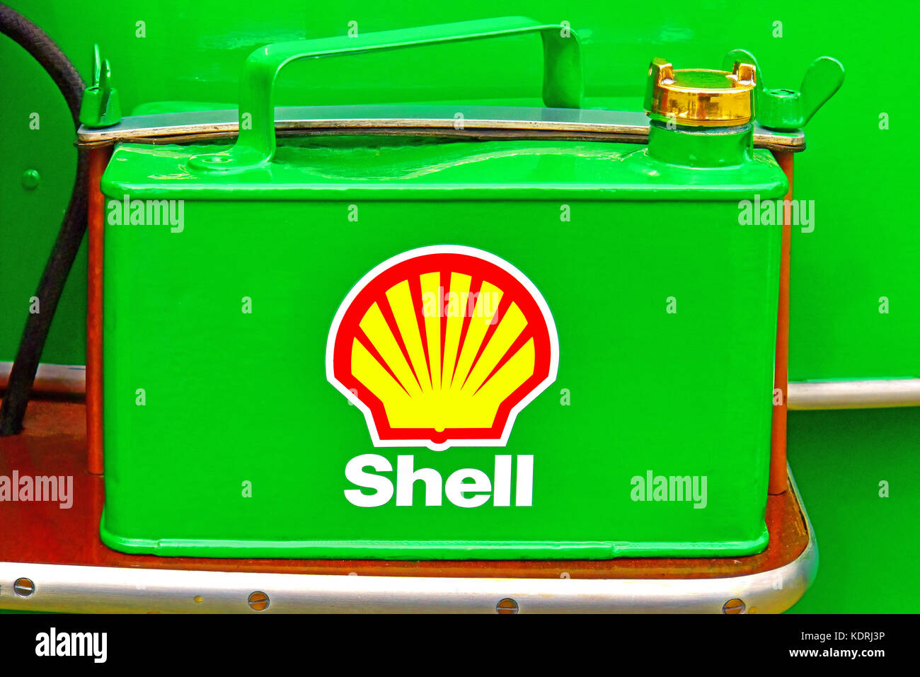 Vintage shell petrol can hi-res stock photography and images - Alamy