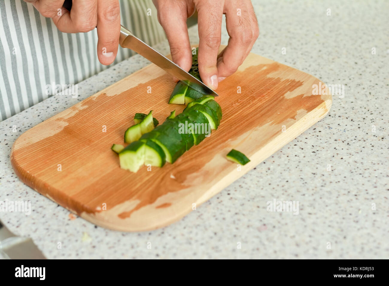 Hands cutting cucumber Stock Photo - Alamy