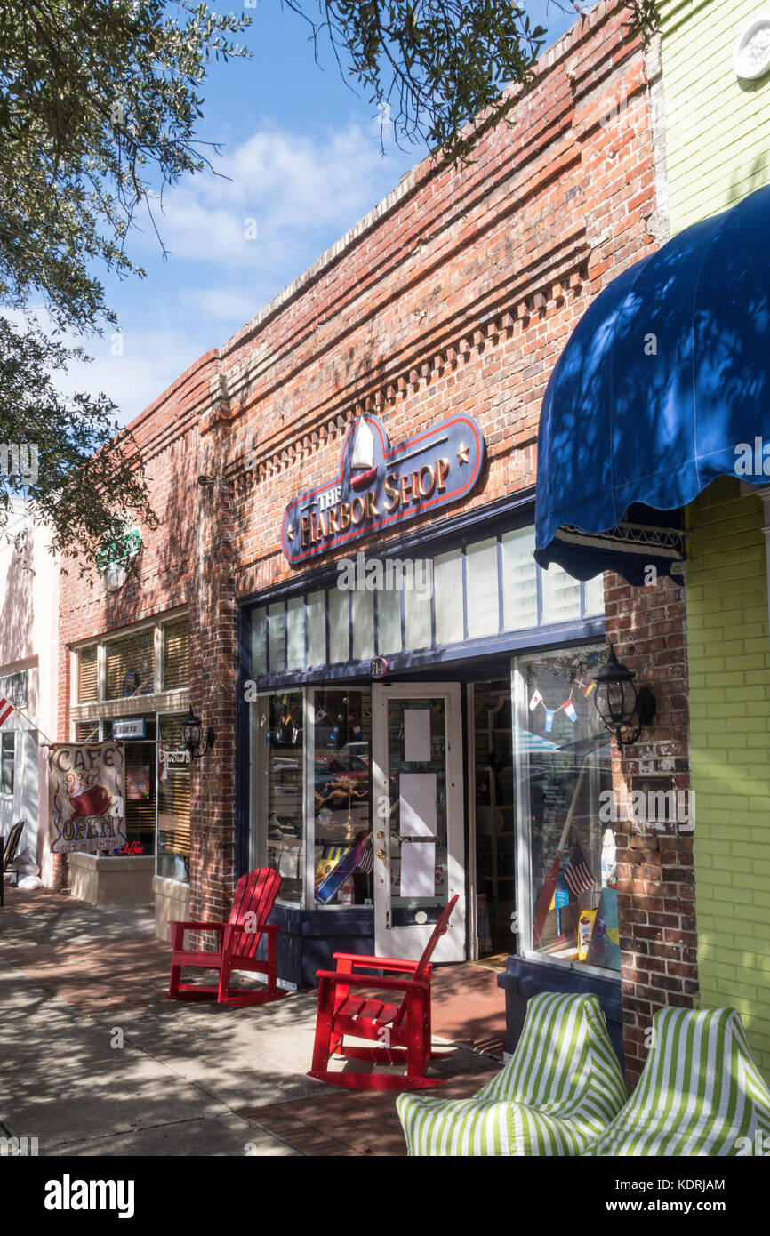 Front Street in Historic Georgetown, South Carolina, USA Stock Photo ...