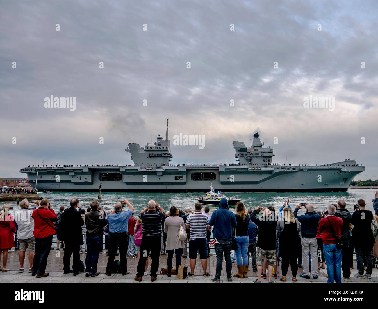 HMS Queen Elizabeth enters her new home Port of Portsmouth Harbour for ...