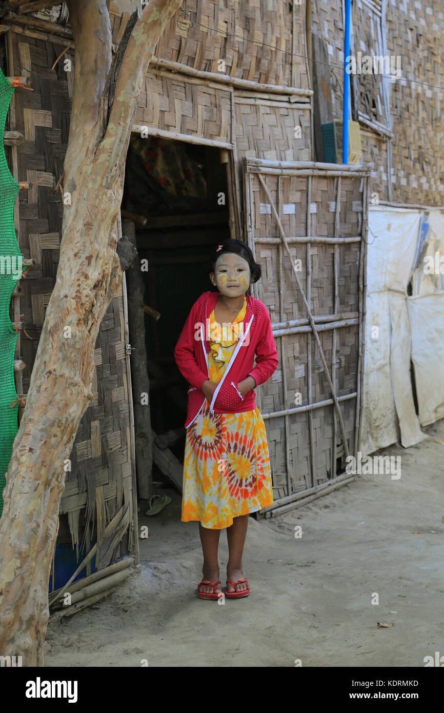 Minhla Village on the right (west) bank of the Irrawaddy River in ...