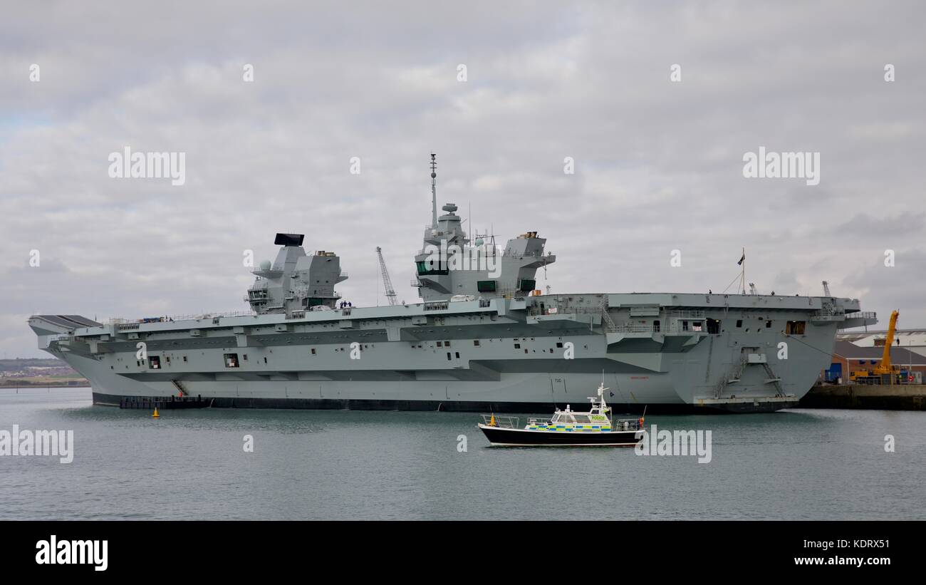 HMS Queen Elizabeth - Aircraft Carrier the most advanced warship in the ...