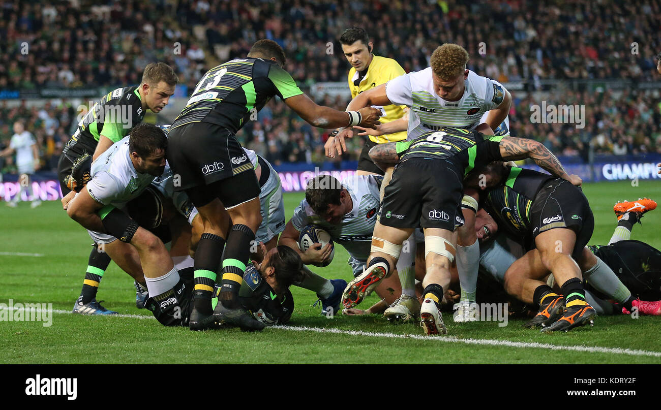 Saracens Calum Clark (lower centre) scores his sides fourth try of the ...