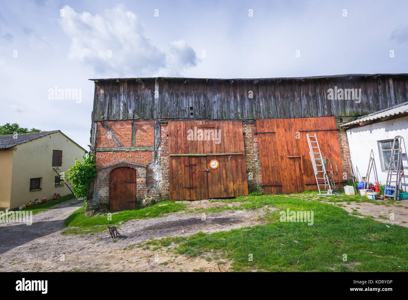 Old polish barn hi-res stock photography and images - Alamy