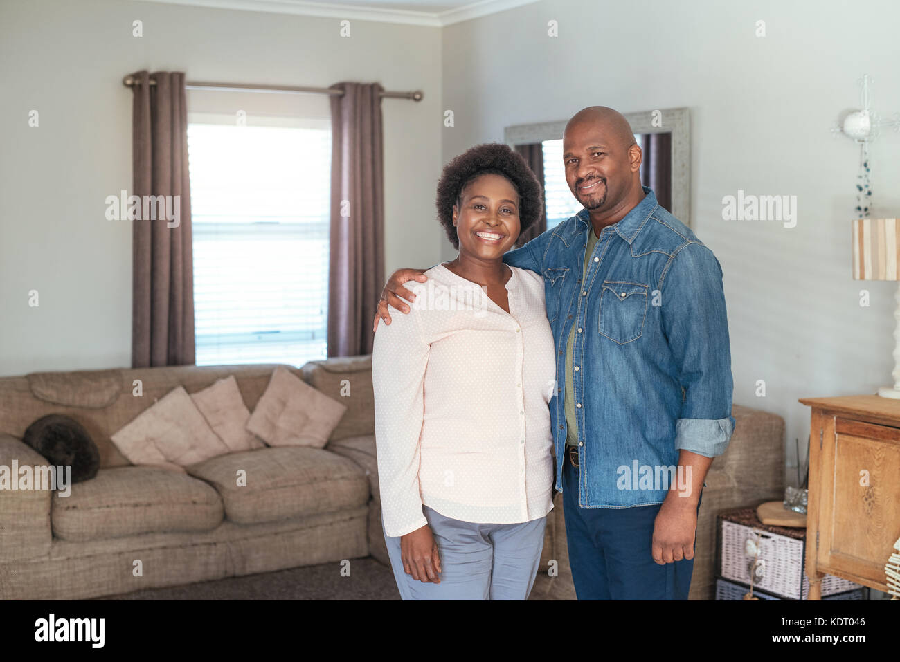 African american living room hi-res stock photography and images - Alamy
