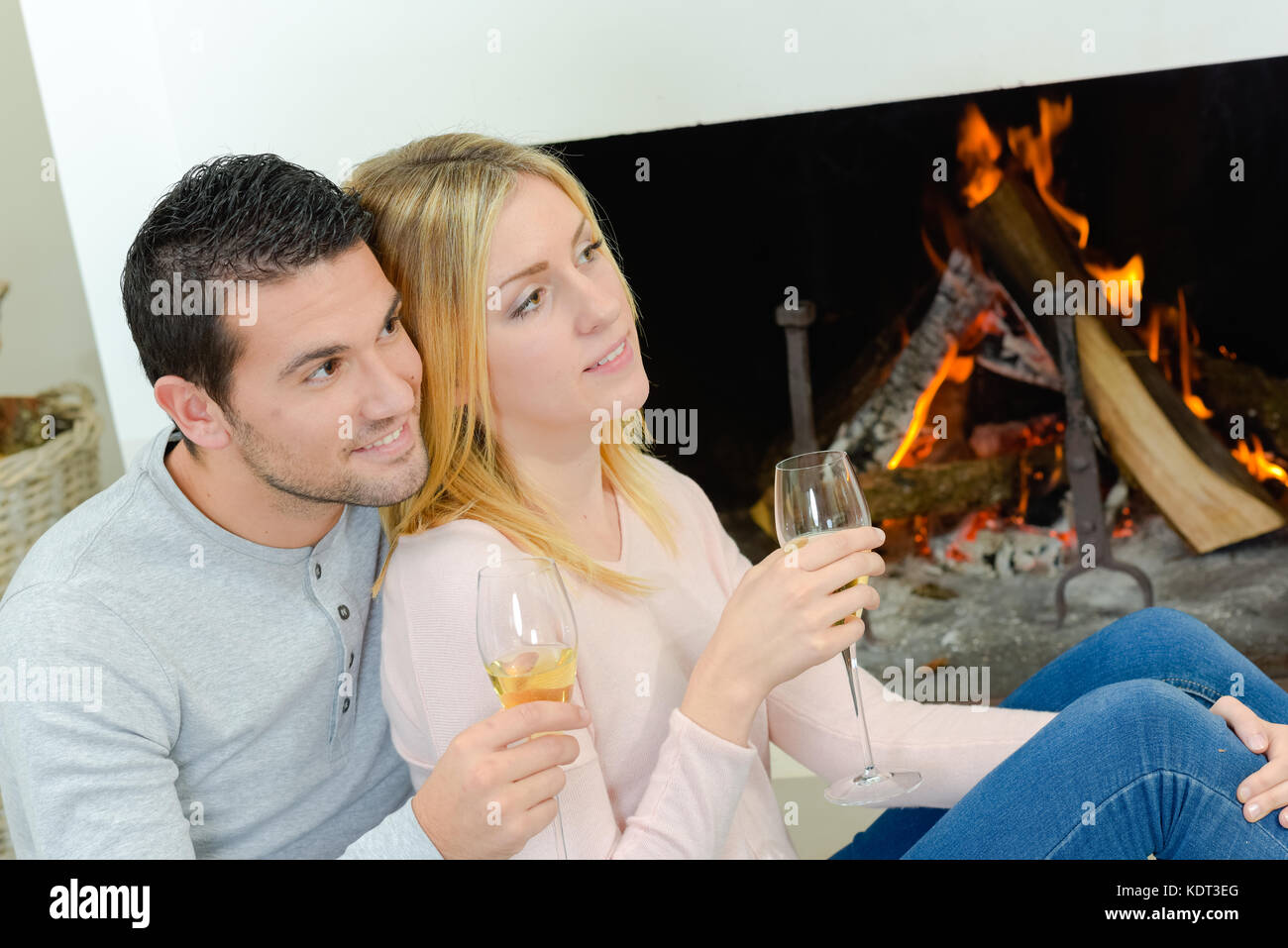 Couple sitting in front of fire hi-res stock photography and images - Alamy