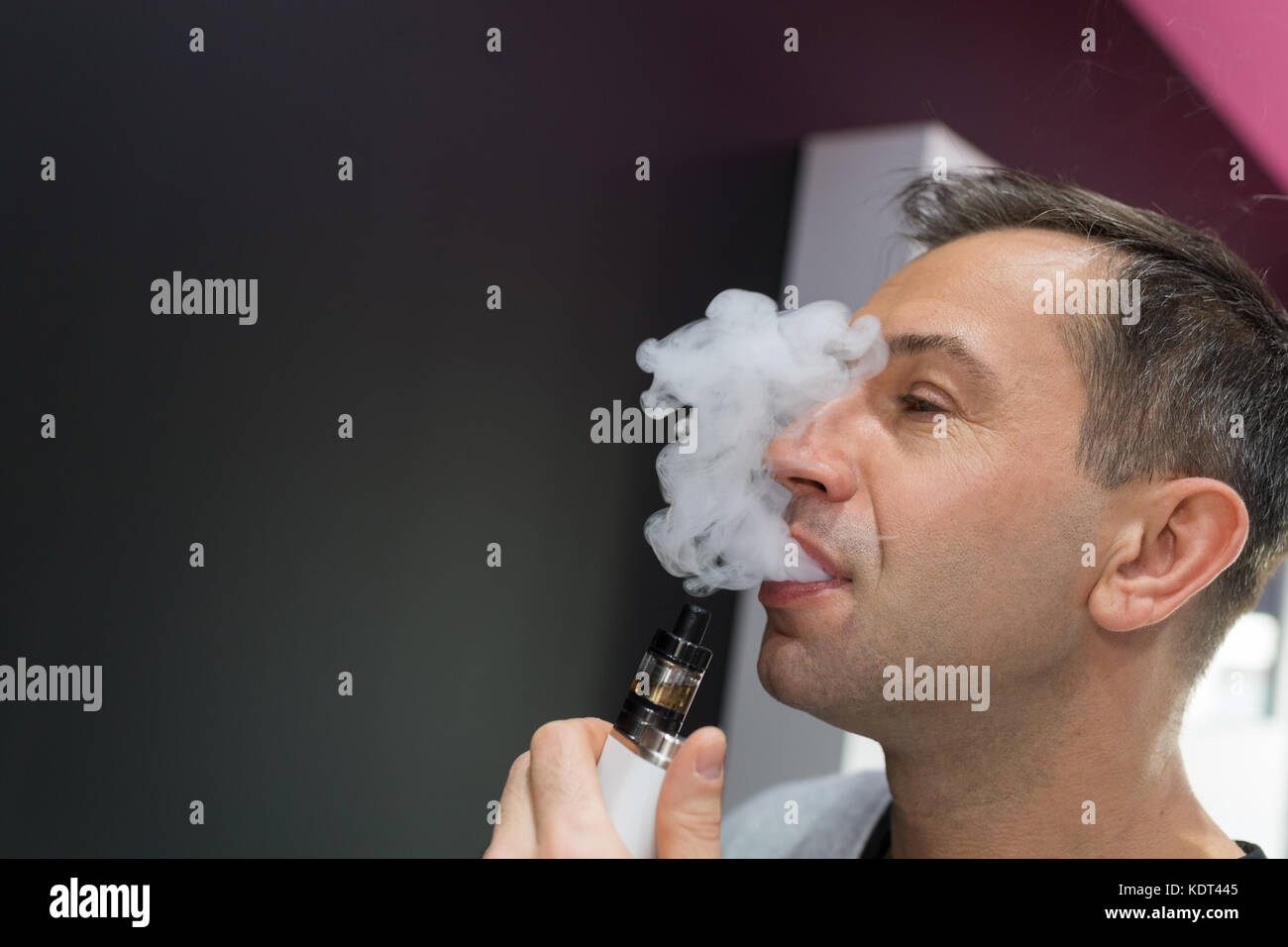 Vaping store hi-res stock photography and images - Alamy